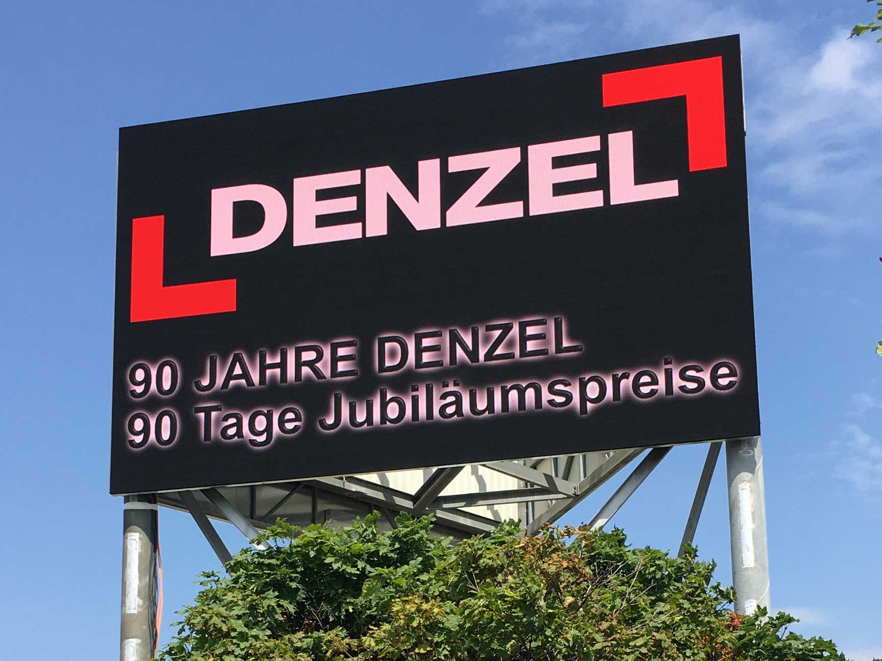 ACT GmbH LED-Displays - Videowall Werbung an der Autobahn