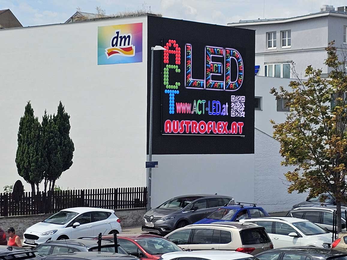 ACT GmbH LED-Displays - Große LED-Werbewand am EKZ Schwechat